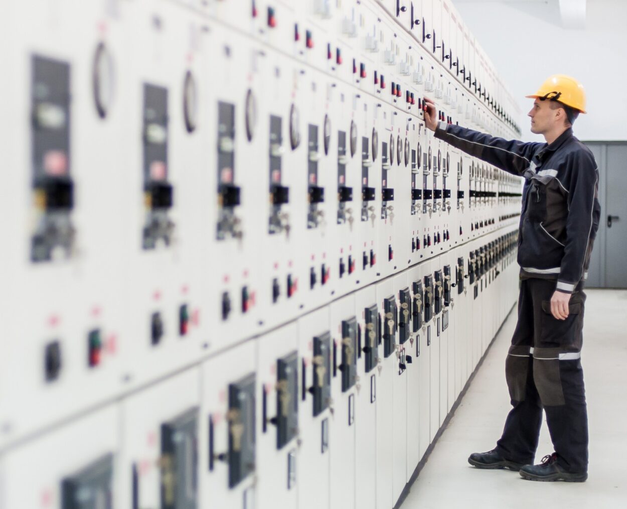 Understanding the different types of lighting controls – Xyston